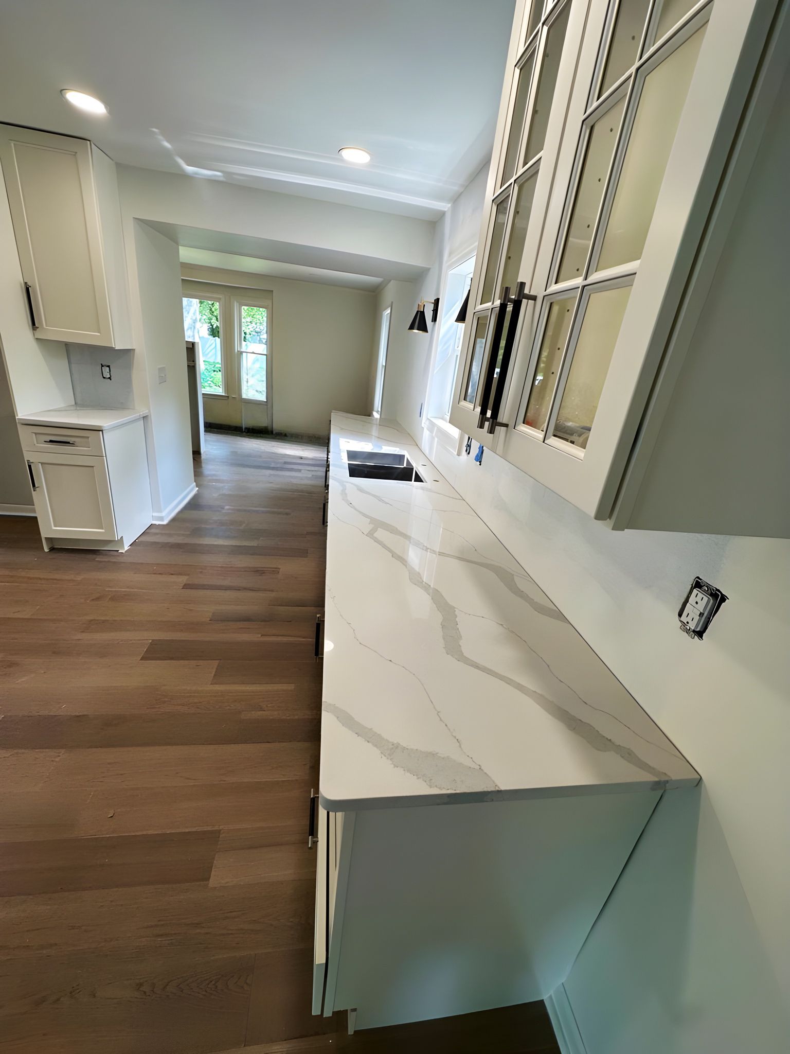 Granite Depot of Indianapolis - Calacatta Idillio and White Cabinets ...