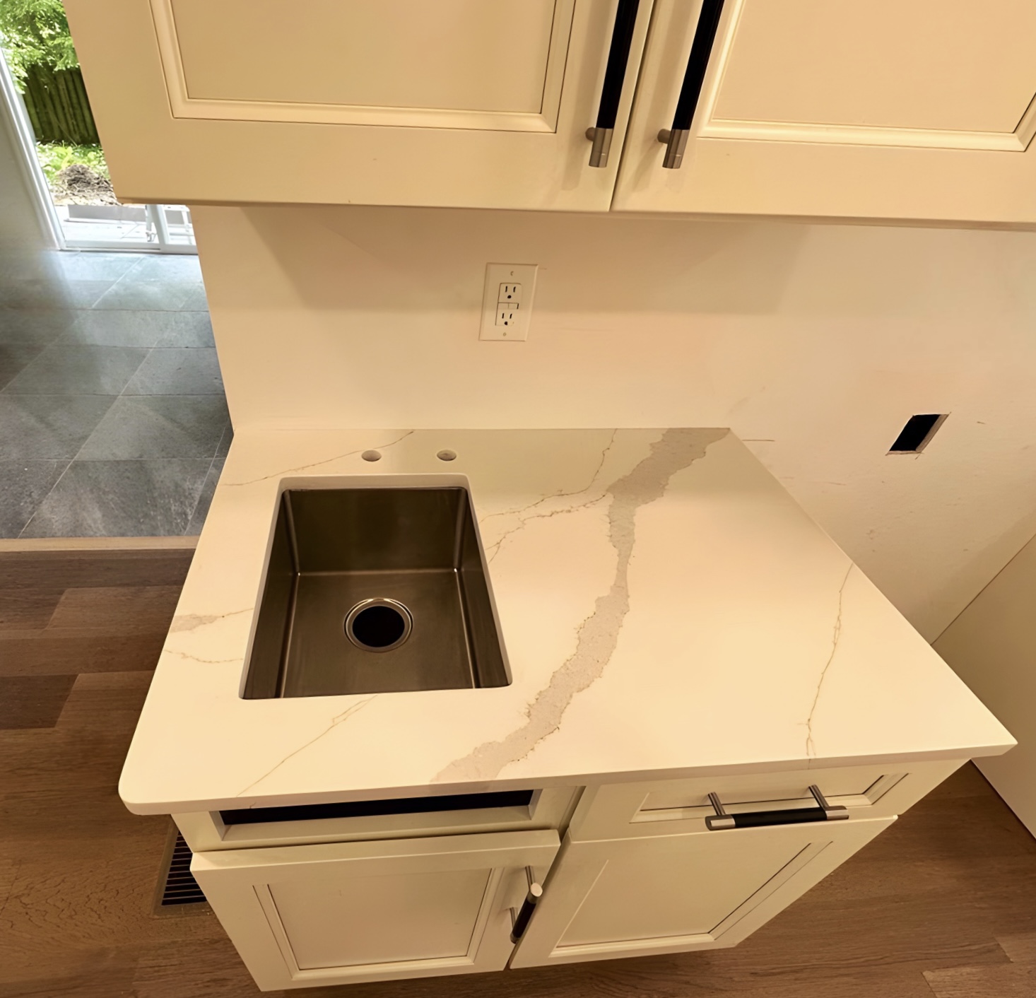 Granite Depot of Indianapolis - Calacatta Idillio and White Cabinets ...