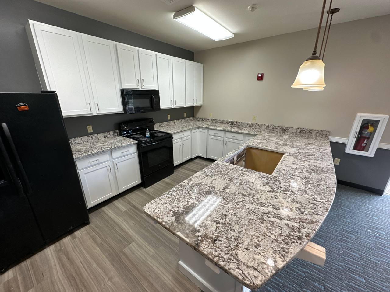 Granite Depot of Indianapolis - Bianco Antico and Off White Cabinets ...